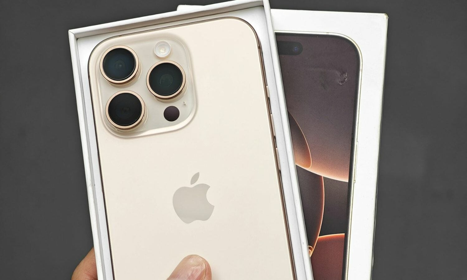 iPhone 16 : voici son nouveau prix suite aux droits de douane de Trump
